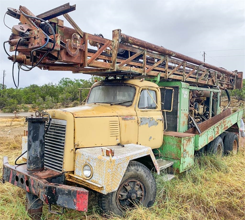 Chicago Pneumatic T-672W Drill Rig