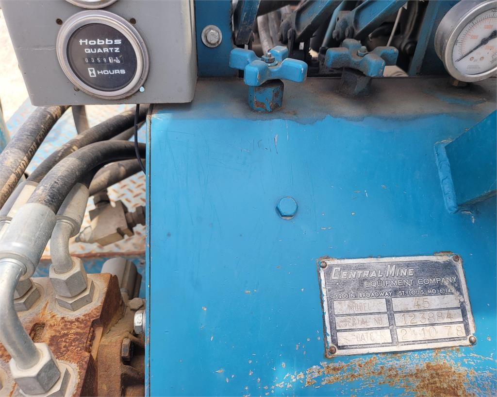 [Other] CME 45 Drill Rig Truck