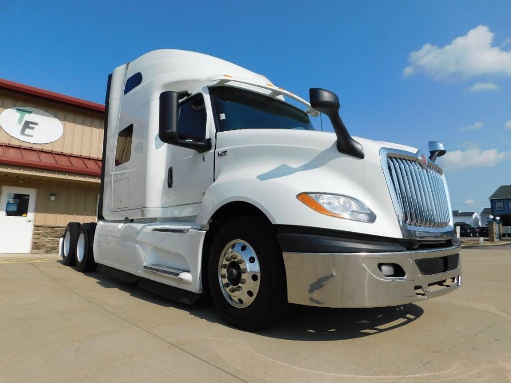 International LT 625