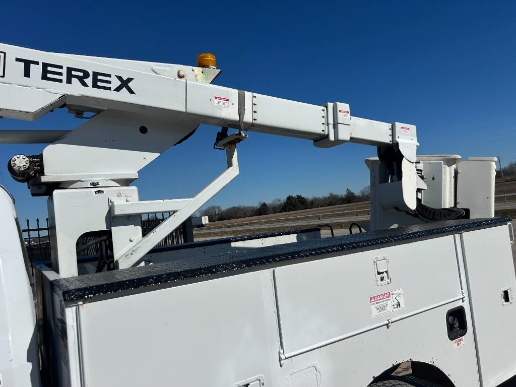 Ford F550 Bucket Truck