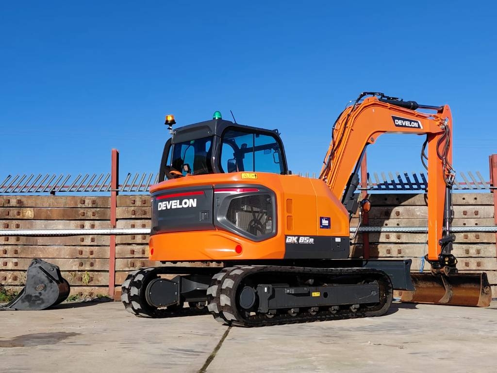 Develon DX85R - Midi excavators 7t - 12t - Construction Equipment ...