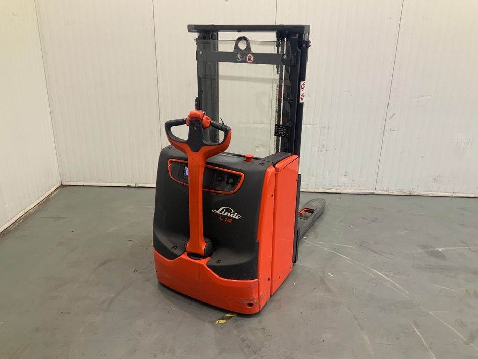 Stackers - Material handling equipment - Motrac