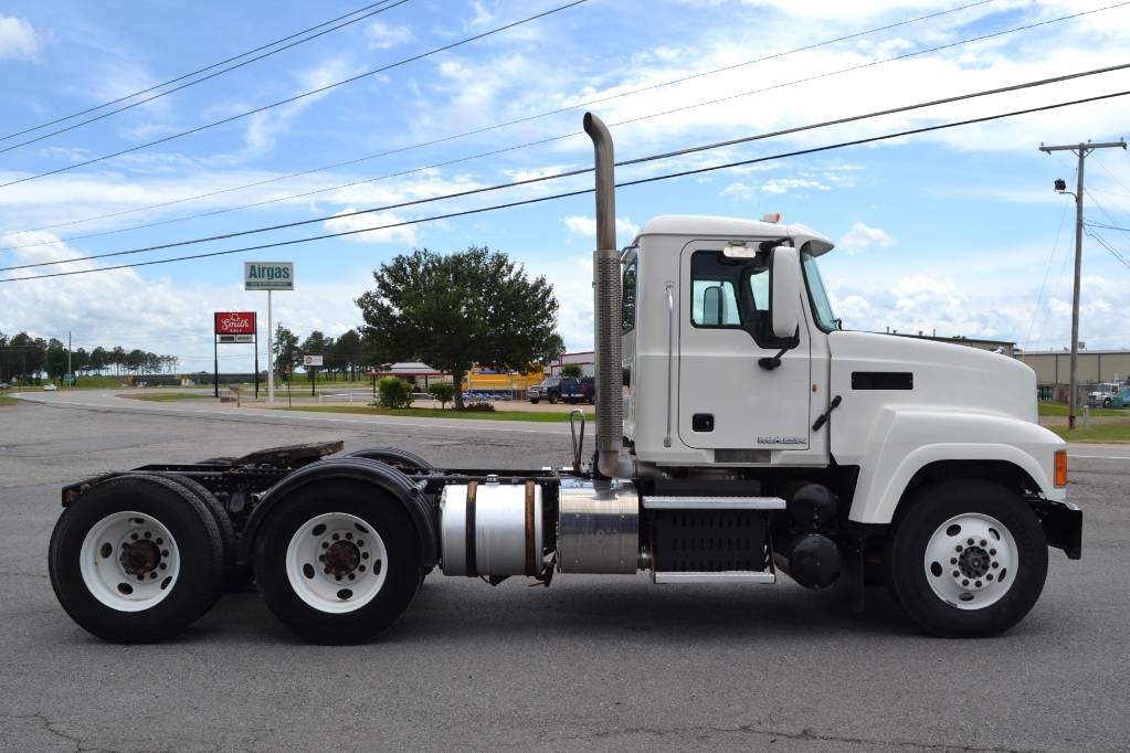 Mack Pinnacle CHU 613