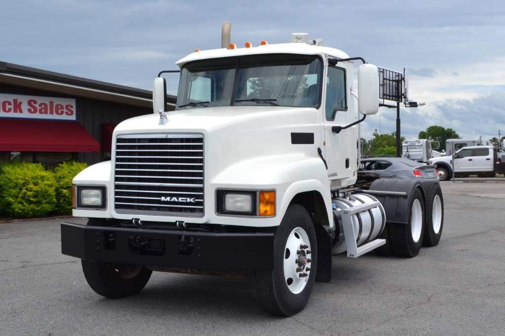 Mack Pinnacle CHU 613