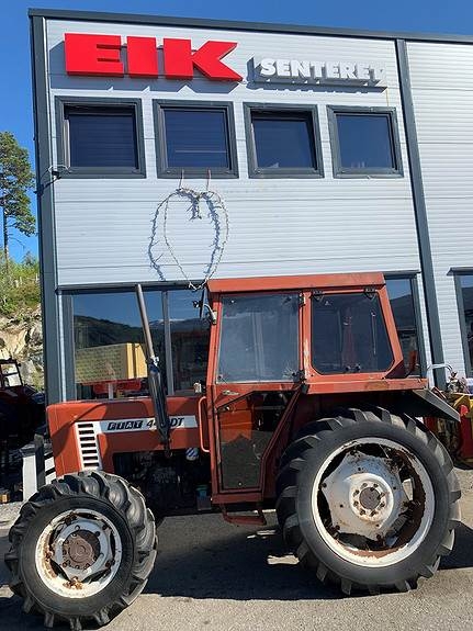 Traktorer - Traktorer og landbruksmaskiner - EIKSenteret AS