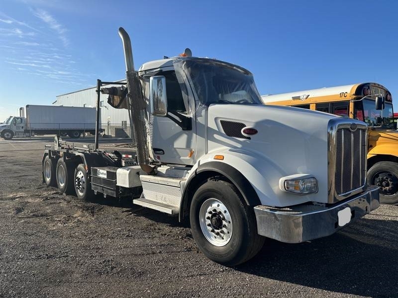 Peterbilt 567 Roll off