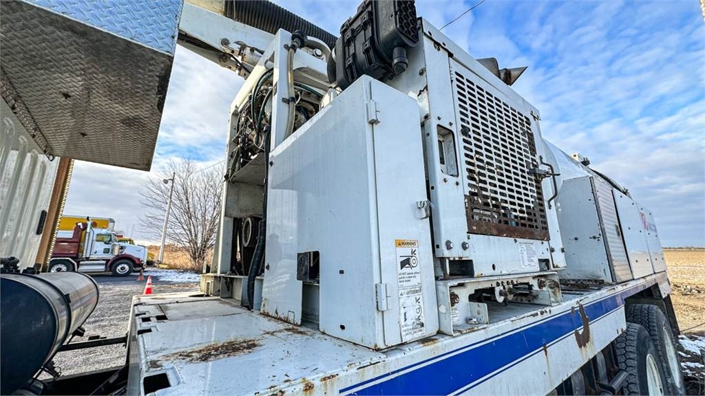 Freightliner 114SD 10 WHEEL DUMP TRUCK