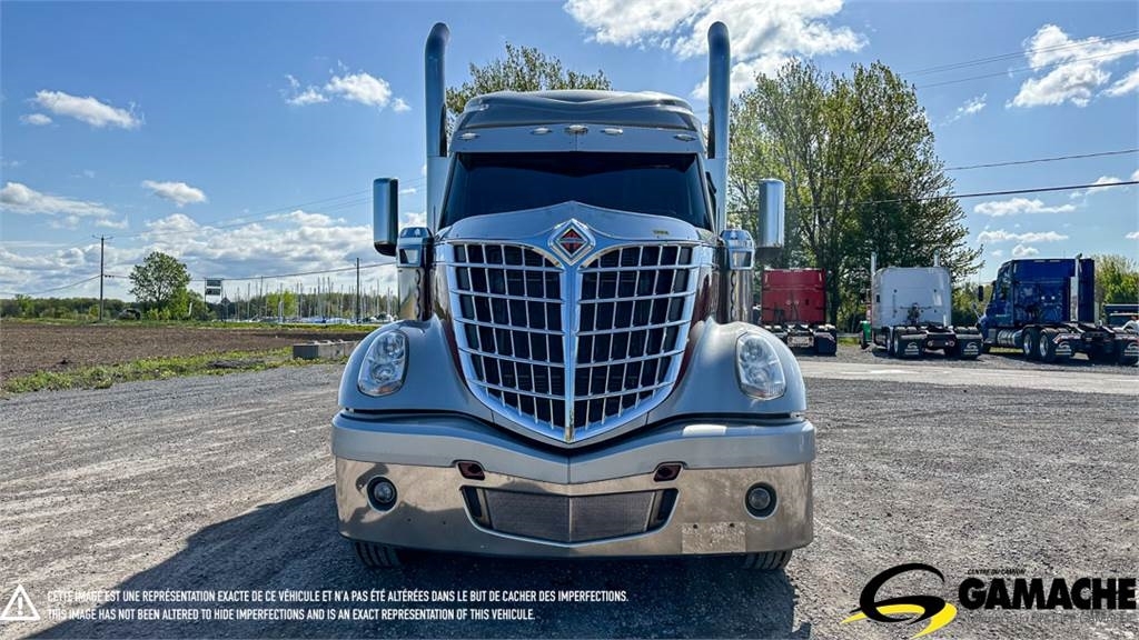 International LONESTAR HIGHWAY / SLEEPER TRUCK / TRACTOR