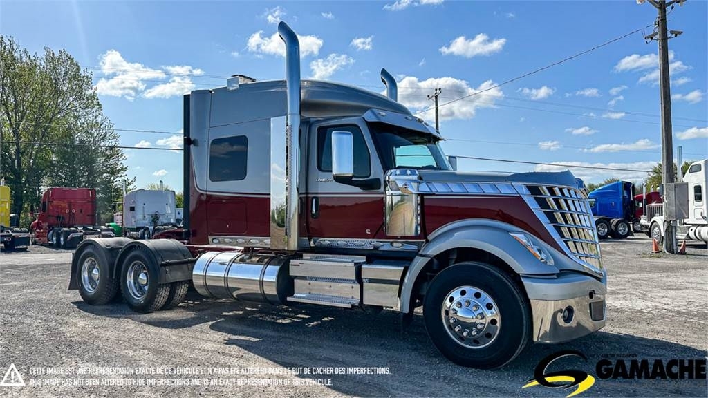 International LONESTAR HIGHWAY / SLEEPER TRUCK / TRACTOR