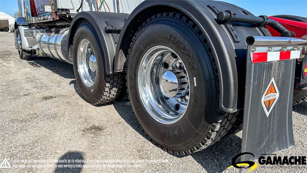 International LONESTAR HIGHWAY / SLEEPER TRUCK / TRACTOR