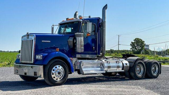 Kenworth W900L DAY CAB