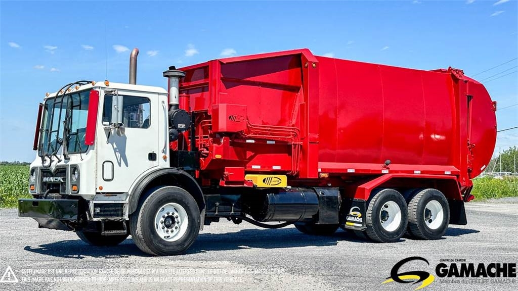 Mack MRU613 GARBAGE TRUCK SIDE LOAD