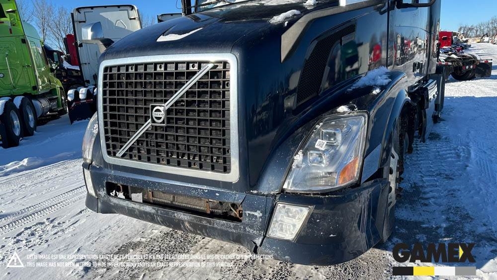 Volvo VNL670 HIGHWAY / SLEEPER TRUCK / TRACTOR