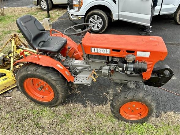 Kubota 4WD Tractors: Loaders, 4x4 & More | Ritchie List