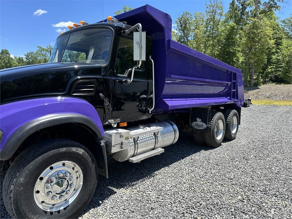 Mack GRANITE CV713