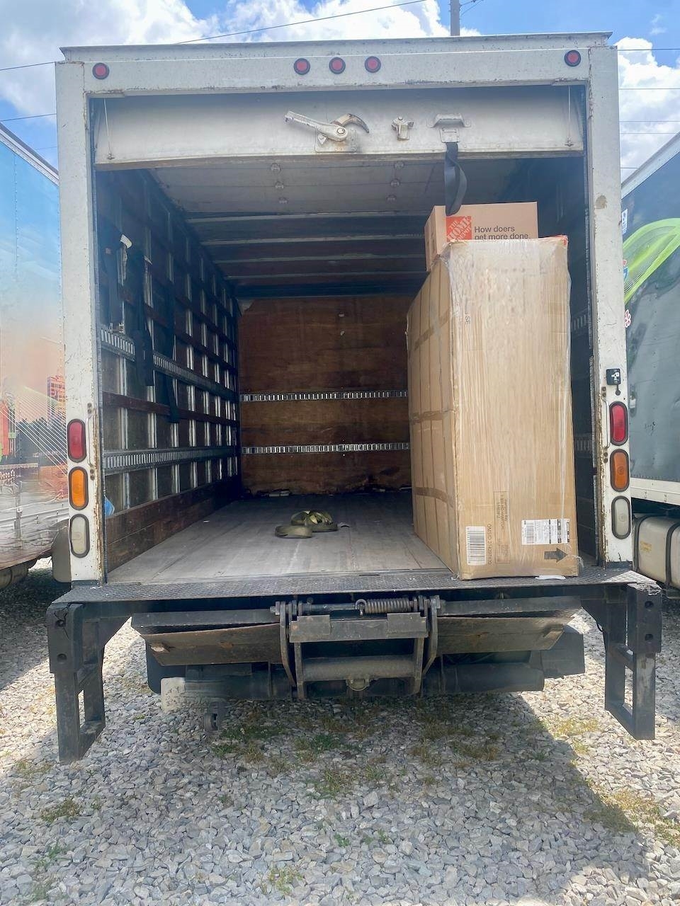 Mitsubishi FUSO FE84D