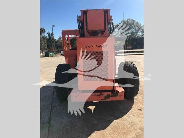 JLG 1055