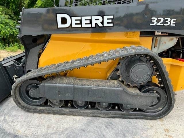 John Deere 323E