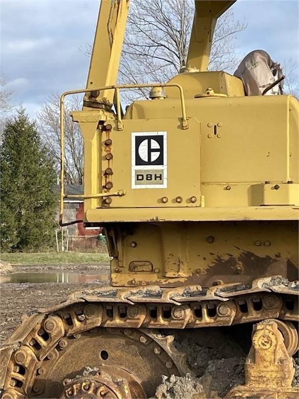 Caterpillar D8