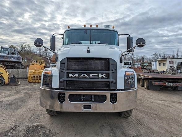 Mack ANTHEM 64T