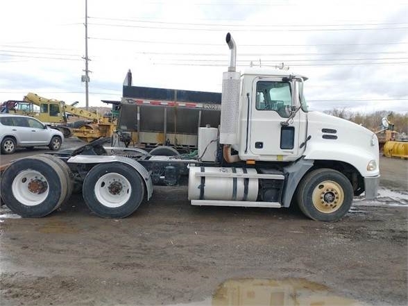 Mack VISION CX613