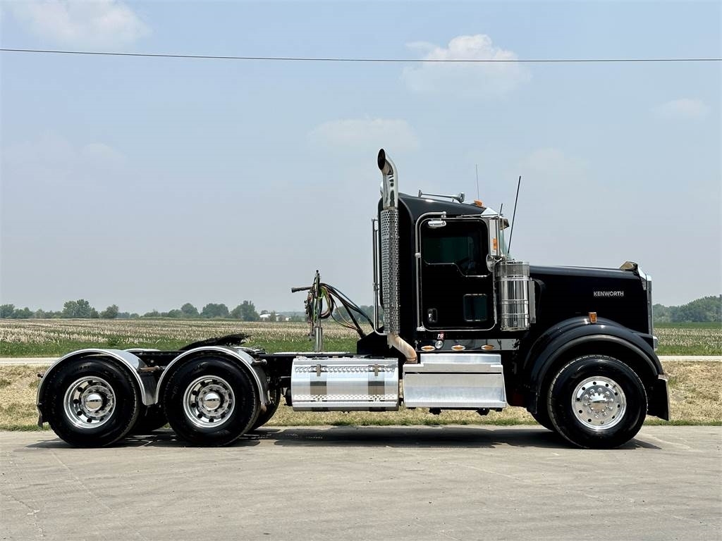 Kenworth W900