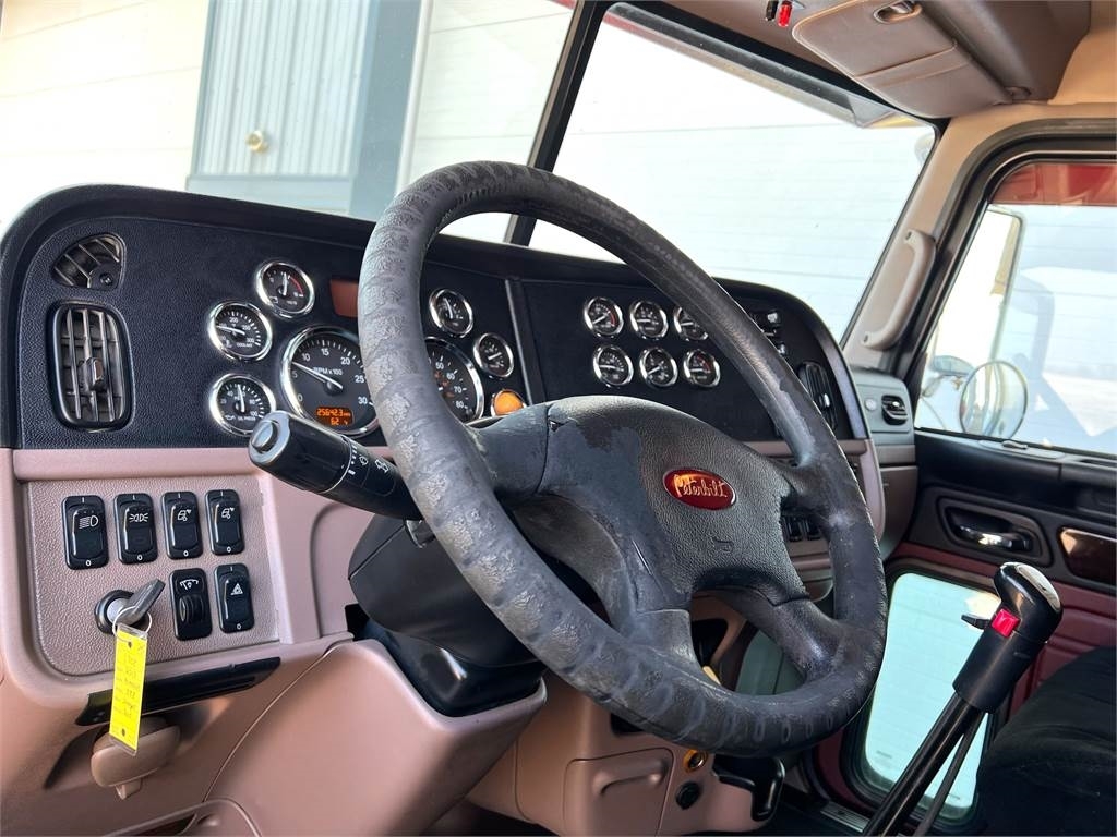 Peterbilt 388