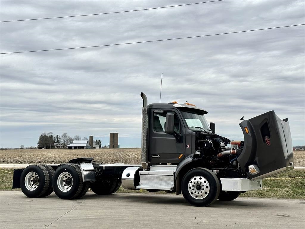 Peterbilt 567