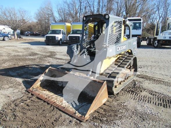 John Deere 323D