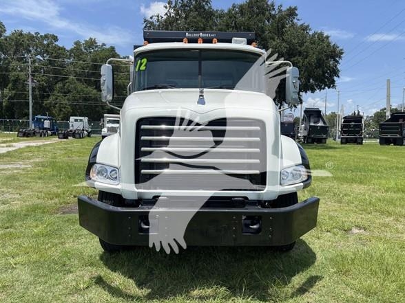 Mack GRANITE GU813