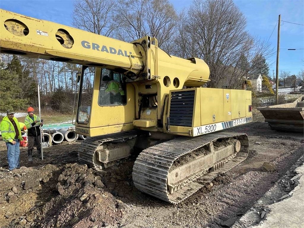 Gradall Used Trackhoes & Excavators For Sale | Ritchie List