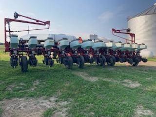 White 8222 12 ROW PLANTER