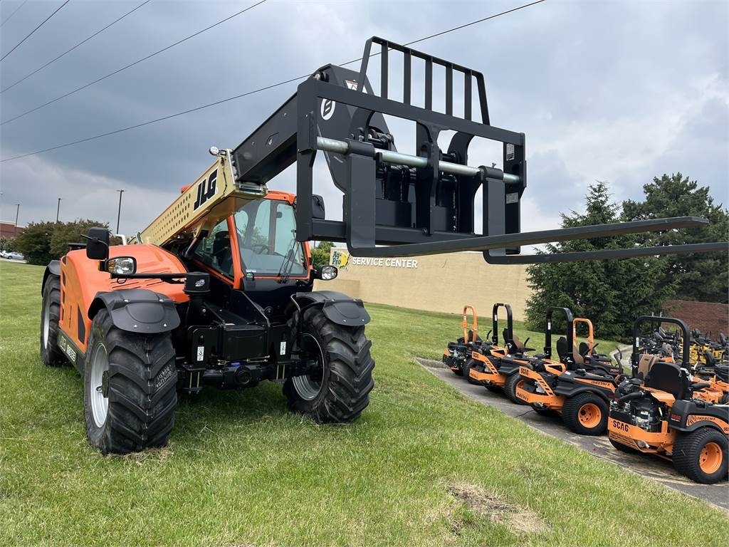 JLG 823