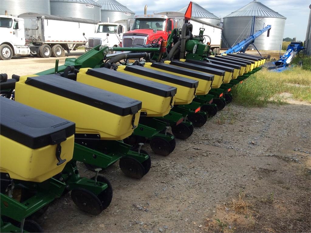 John Deere 1725