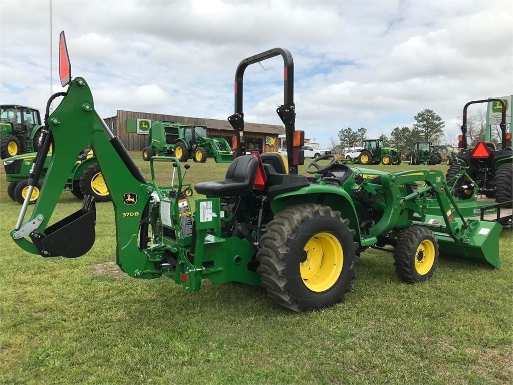 John Deere 3032E