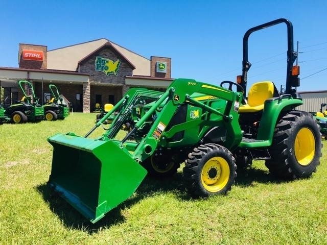 John Deere 3032E