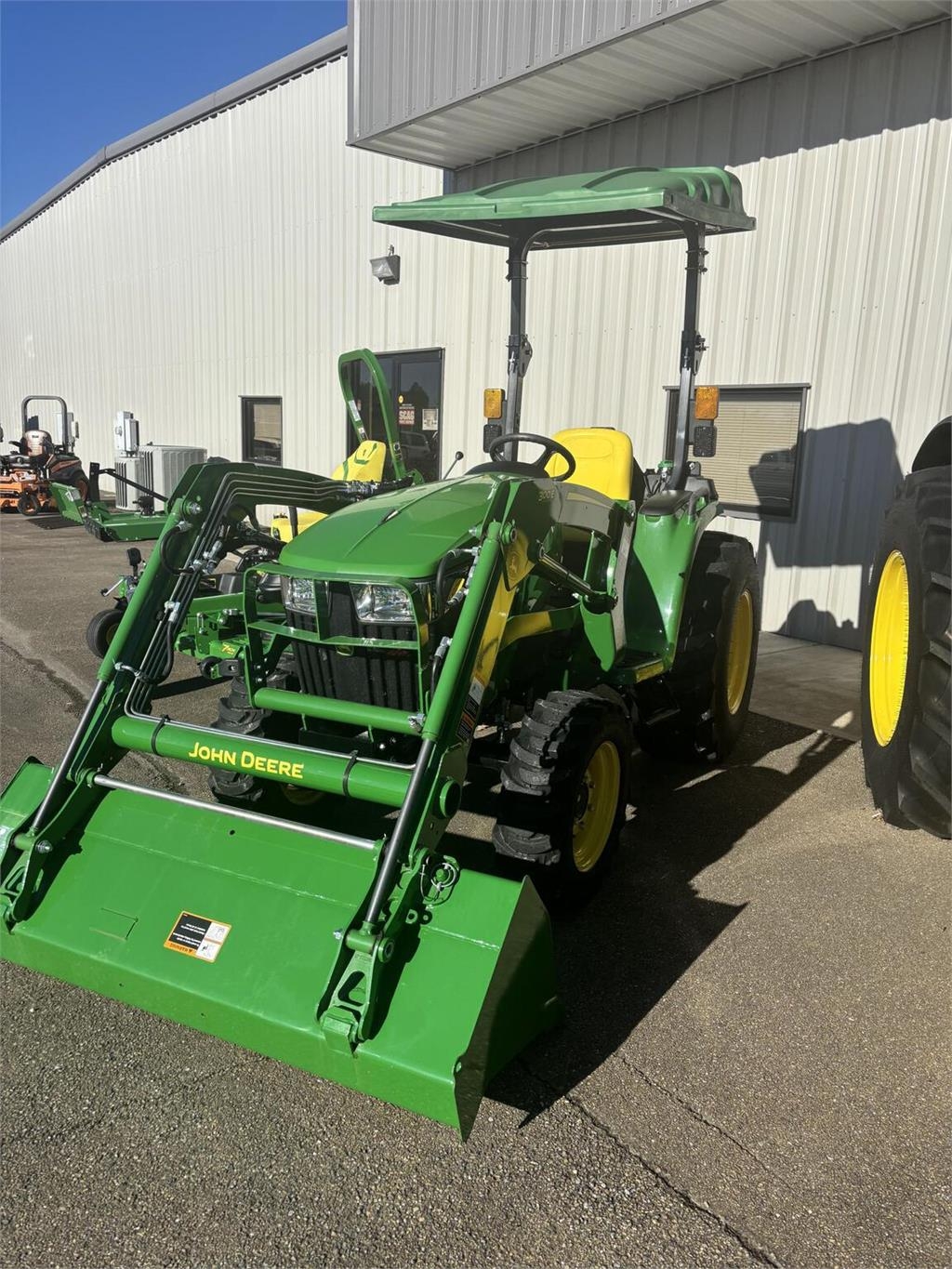 John Deere 3038E