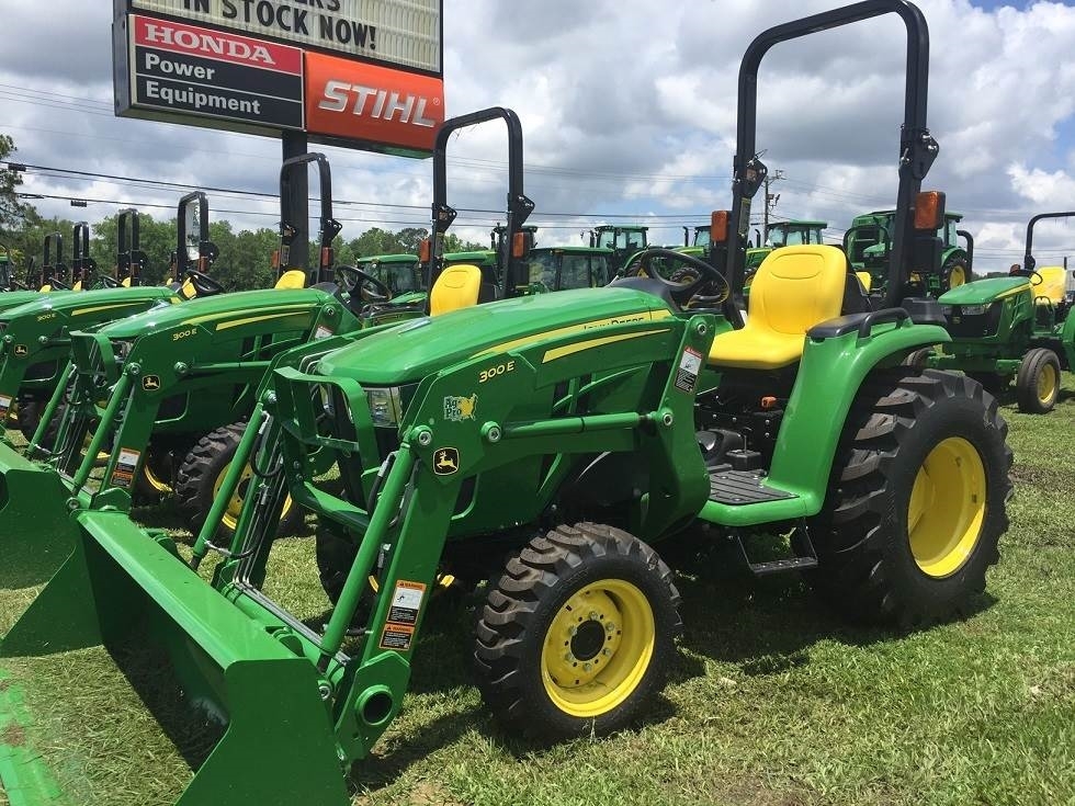 John Deere 3038E