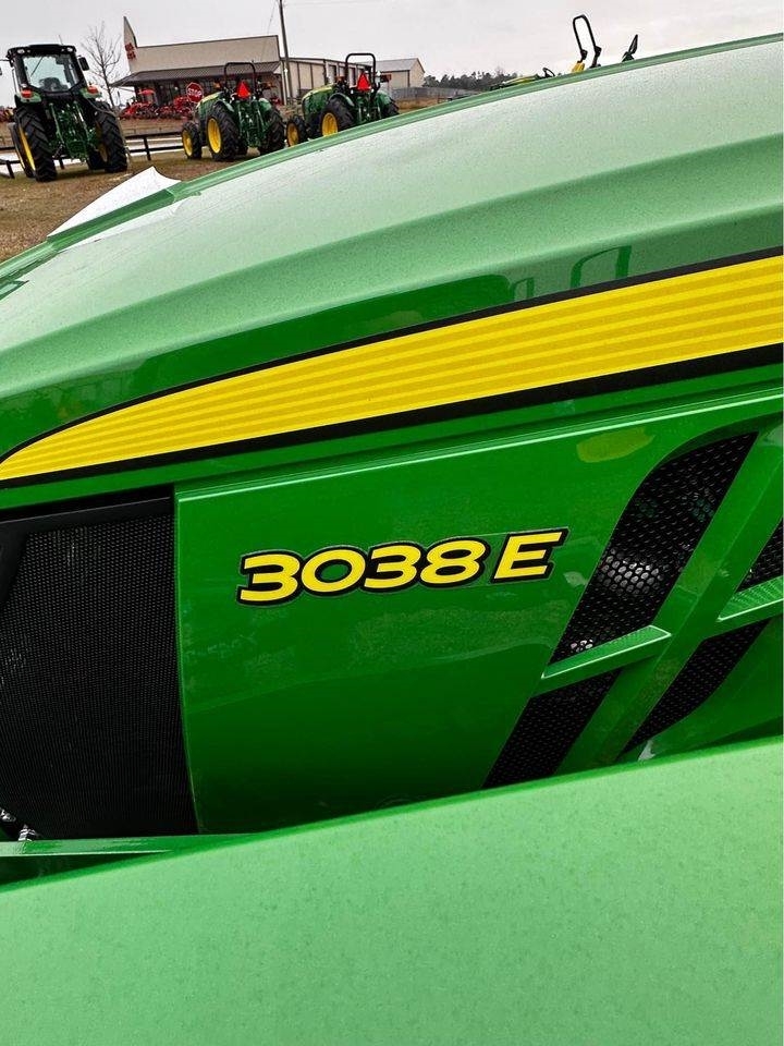 John Deere 3038E