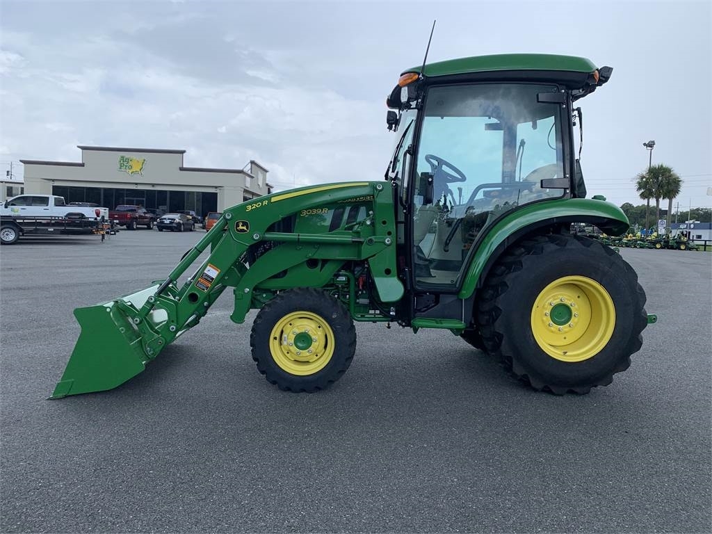 John Deere 3039R
