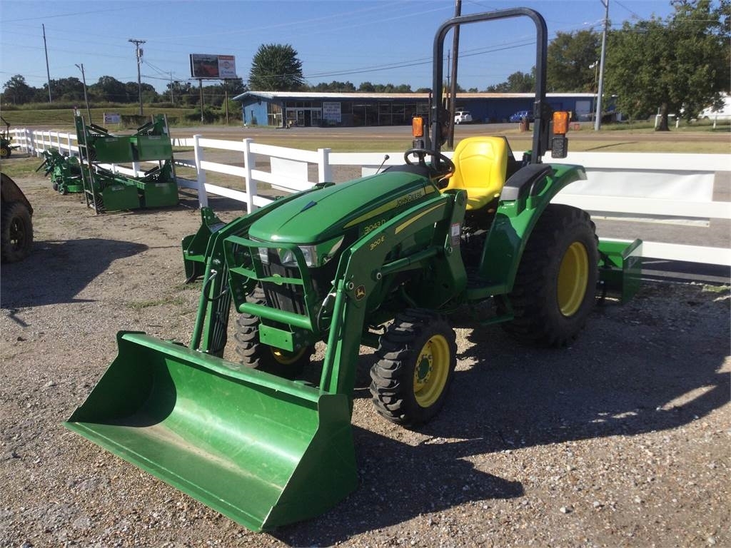 John Deere 3043D