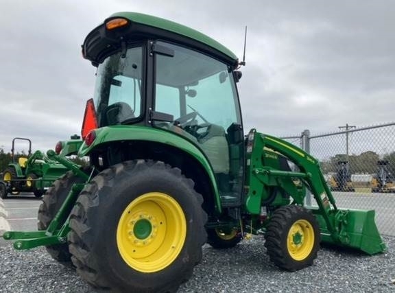 John Deere 3046R