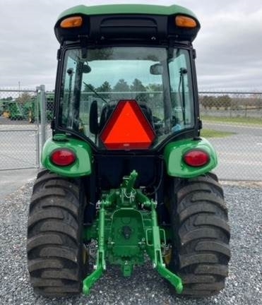 John Deere 3046R