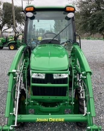 John Deere 3046R