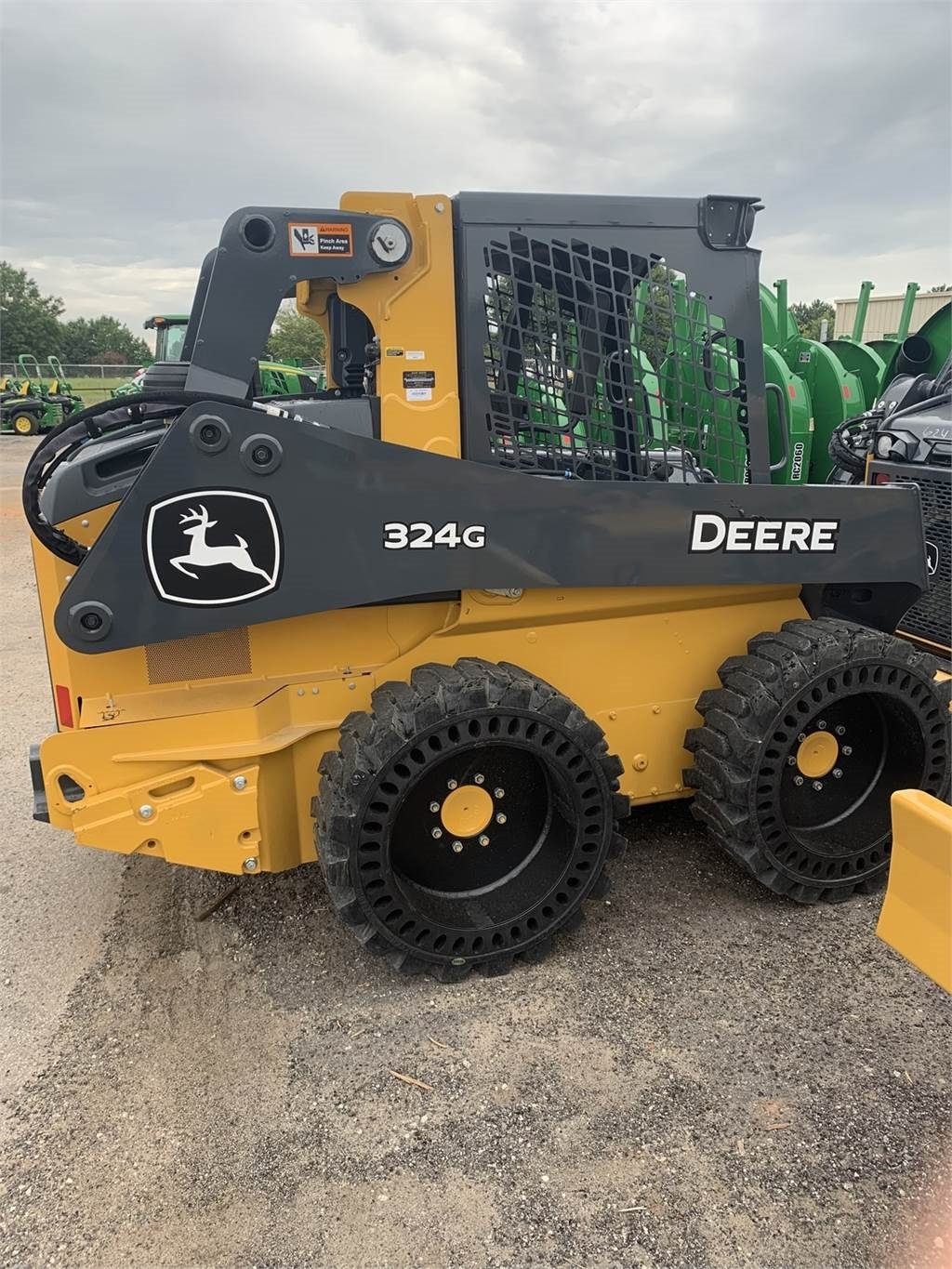 John Deere 324G