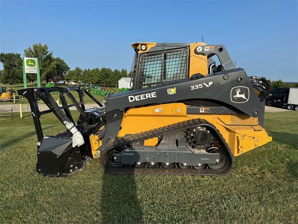 John Deere 335 P