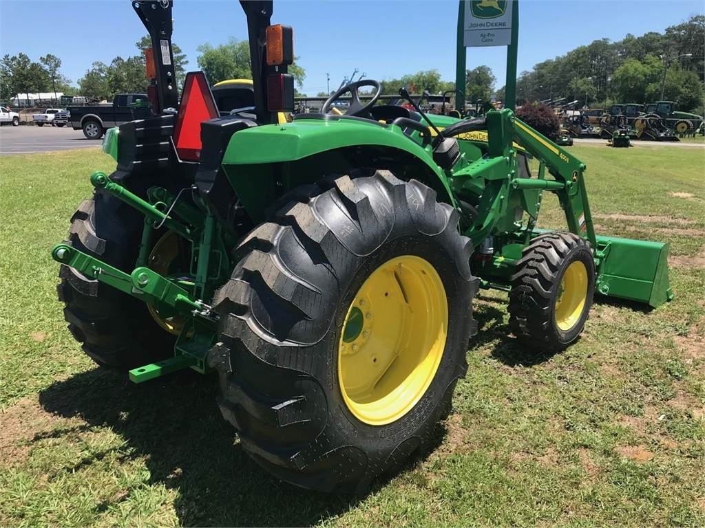 John Deere 4044M