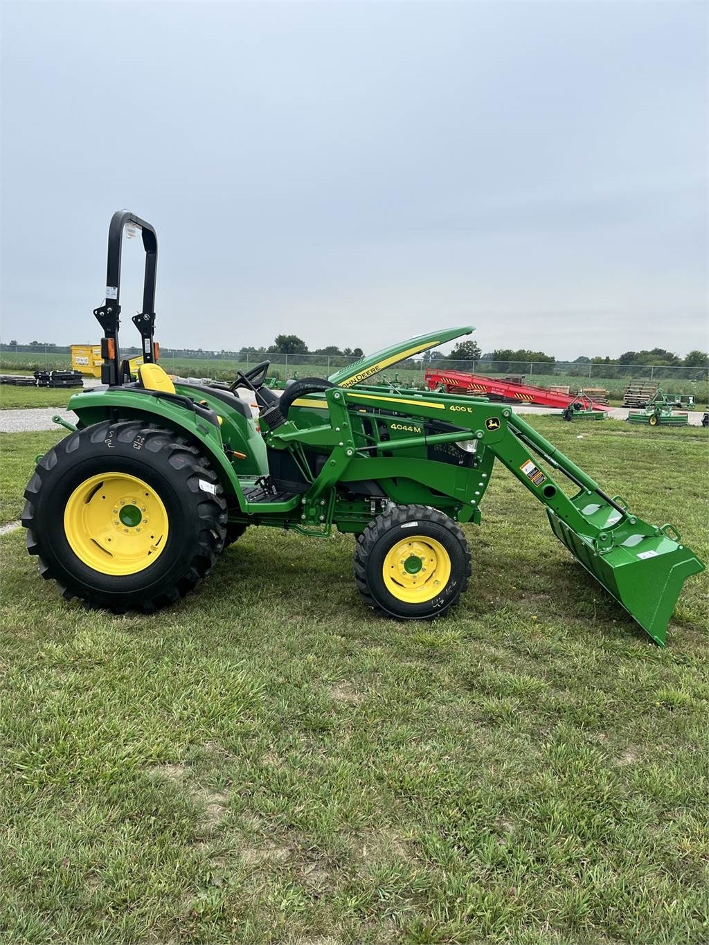 John Deere 4044M