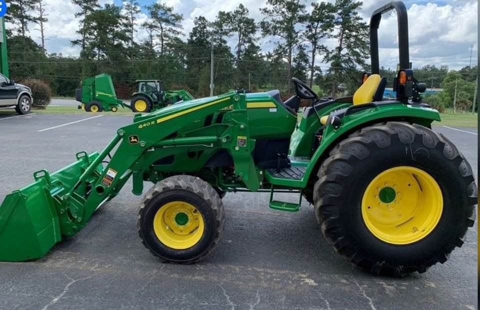John Deere 4052M