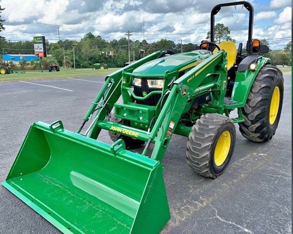 John Deere 4052M